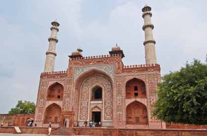 Monuments in Agra, Famous Monuments in Agra, Popular Agra Monuments